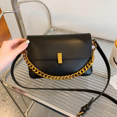 China Simple and Versatile Chain Tote Crossbody Bag with Large Capacity Retro Shoulder Bag for sale