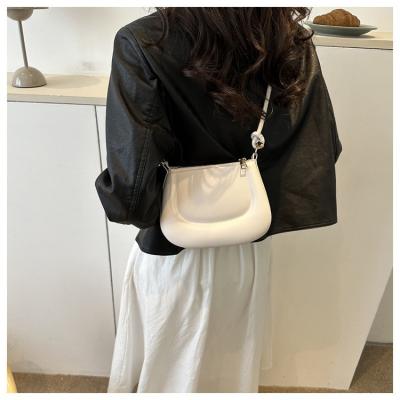 Cina 2024 Summer Street Fashion Simple Solid Color Underarm Bag per la comodità quotidiana in vendita
