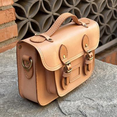 Cina Retro First-Layer Vegetable Tanned Cowhide One-Shoulder Crossbody Bag per la vita quotidiana in vendita