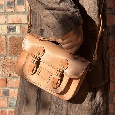 Cina Retro First-Layer Vegetable Tanned Cowhide One-Shoulder Crossbody Bag per la vita quotidiana in vendita