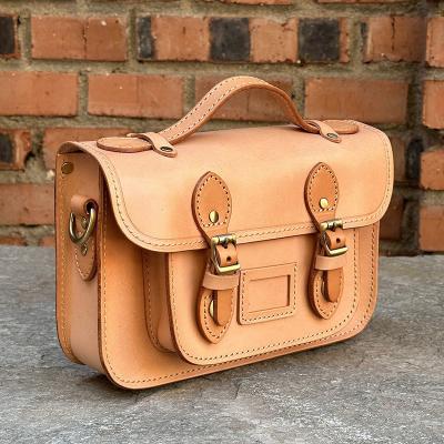 Cina Retro First-Layer Vegetable Tanned Cowhide One-Shoulder Crossbody Bag per la vita quotidiana in vendita