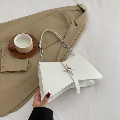China Custom Logo 2024 Trendy Purse Thick Chain Small Tote Shoulder Bags for Women Handbag for sale