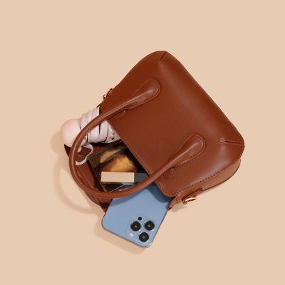 Cina Lady Trendy Clip Crossbody Shoulder Handbag Leather Hand Bag for Women Luxury Design 2024 in vendita