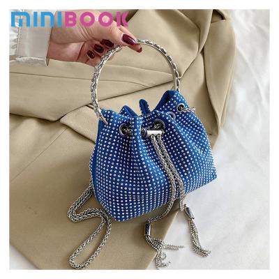 Cina Flap chiusura borsa da mano di diamante di classe per donna perfetto per la festa di nozze in vendita