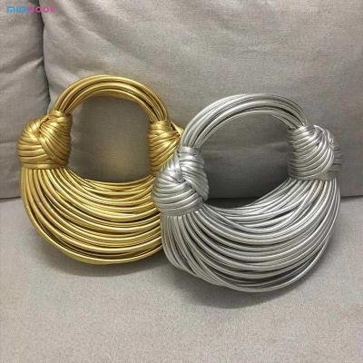Cina Modello a colori solidi Borsa a spalla a doppio nodo Casual Piccolo Tote artigianale per donne in vendita