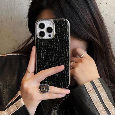 中国 Electroplated Leather Crocodile Pattern Mobile Phone Case Compatible with iPhone15 Pro Max 販売のため