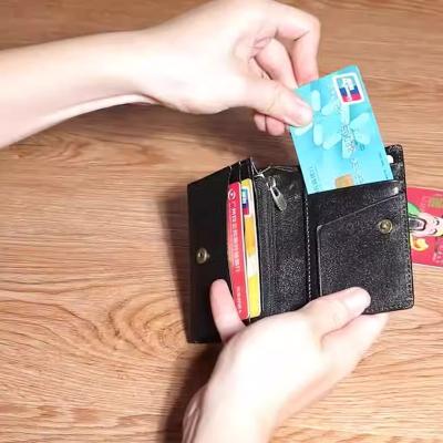 Cina 2024 Portafoglio a cerniera bifold corto per uomini Logo personalizzato e blocco RFID in pelle di mucca in vendita