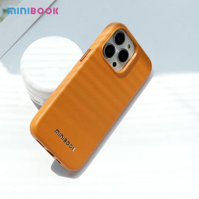Cina Personalizza Logo in rilievo Refrazione a prova di urti Ricarica wireless Magnetico Pu cuoio custodia per telefono Per Iphone 13 14 Pro Max in vendita