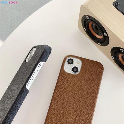 Cina Pebble Leather Phone Back Cover Customized Luxury Litchi Leather Case for Phone 13 14 in vendita