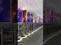 32인치 스마트 스크린 터치 스크린 휴대용 TV 8GB Rom 128GB 램 이동식 재충전 가능한 LCD 스마트 롤링 TV