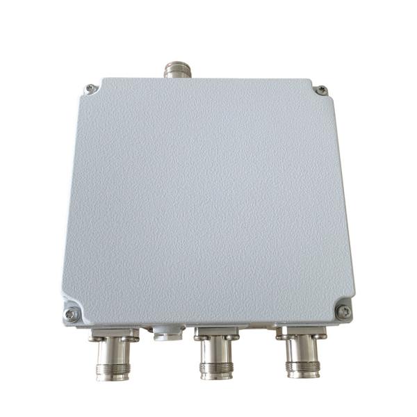 IP67 PIM 160dBc Combinateur à trois bandes de signal coaxial avec connecteur féminin 790-960MH