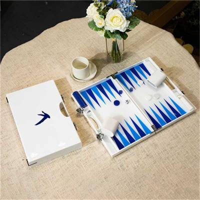 Cina Blue Backgammon Dice Blue Laquer Mini Portable Travel Lucite Backgammon Set in vendita