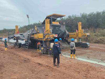 China Heavy-Duty Concrete Slipform Paving Machine for Highway, Airport & Canal Construction in Southeast Asia for sale