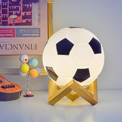 Cina Luminosità regolabile 3D Football Night Light Lampada da tavolo alimentata da USB per la casa a letto in vendita