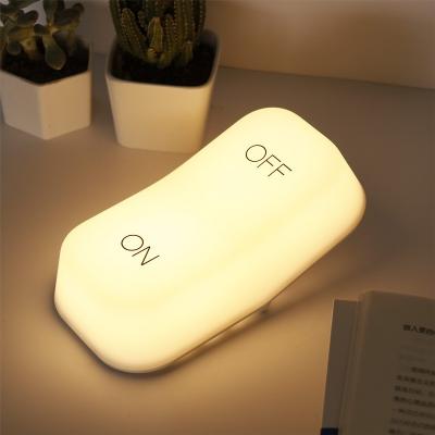 Cina Batteria al litio integrata interruttore a tocco Luce notturna per letto in camera da letto Controllo acceso/spento in vendita