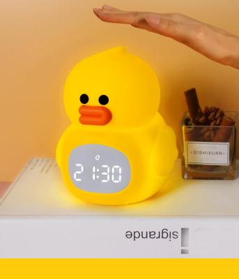 Cina Cartoon Duck LED Night Light Alarm Clock Kawaii Sensore in silicone Color caldo telecomando per la stanza dei bambini in vendita