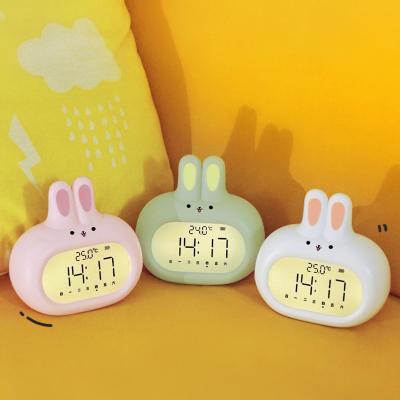 Chine Le lapin est un réveil numérique analogique à double fonction avec une lumière de fond mignonne pour les enfants à vendre