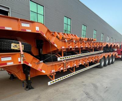 中国 40-120T 重荷容量 ローローダー 半トレーラー 旋回または方向軸 販売のため