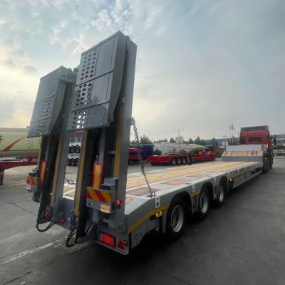 中国 13000×3000×3300mm 60トンの重荷輸送用 3軸の低ベッドボーイセミトレーラー 販売のため