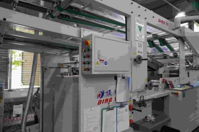 China Versatile Cardboard Laminator for Various Paper Thicknesses Thickness of Bottom Paper 180-2000g/m2 for sale