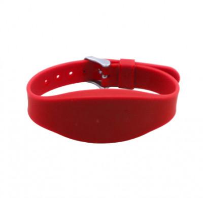 Cina RFID regolabile Chip Wristband 13,56 megahertz di silicone di frequenza ultraelevata con il fermaglio del metallo in vendita