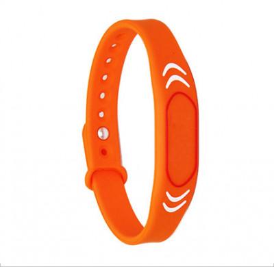 Chine Bracelet réglable ultra-léger de silicone de RFID adapté aux besoins du client avec la boucle en métal à vendre
