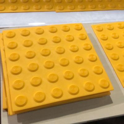 Cina 300*300 Punte tattili in plastica in PVC/PU per la sicurezza della camminata e il miglioramento dell'accessibilità in vendita