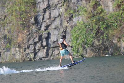 Cina 2023 BluePenguin Fibre Carbon Jetsurf Engine Surfboard Kit con velocità massima di 60 km/h in vendita