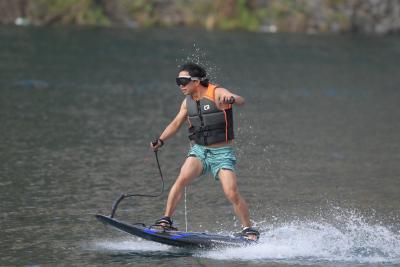 Cina Velocità massima 60km/h BluePenguin 2023 Extreme Speed Powered Surfboard con OEM personalizzato in vendita