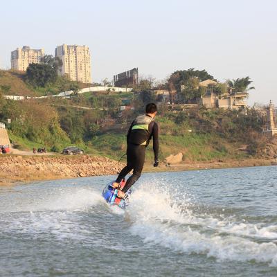 Cina Godetevi una splendida esperienza di surf con la nostra più veloce tavola da surf a motore in vendita