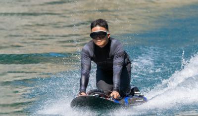 Cina Potenza ad alta velocità Jet Acqua Surfboard Motore a gas Uomo Unisex Max velocità 60km/h in vendita