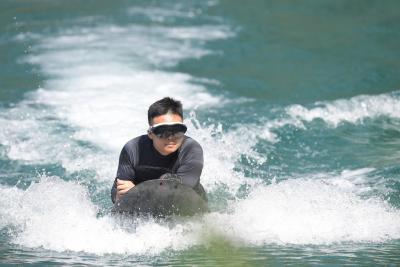 Cina Potenza ad alta velocità Jet Acqua Surfboard Motore a gas Uomo Unisex Max velocità 60km/h in vendita