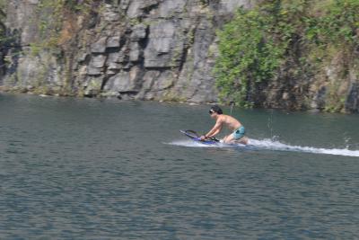Cina Hydrofoil Electric Jet Board High Speed Surfboard con pinne di potenza e logo personalizzato in vendita