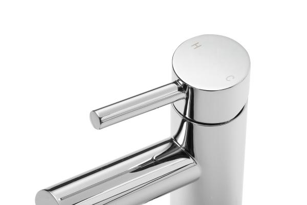 Modern Brass Basin Mixer Faucet Chrome Finish For Basin QT8202W