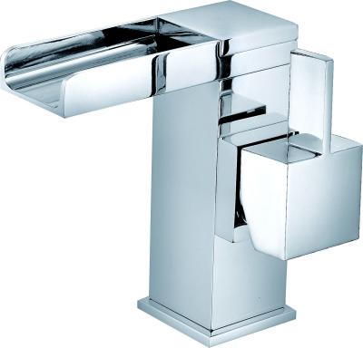 China Modern Chrome Finish Basin Mixer Faucet with Single Handle and 0.5-3.0 Bar Water Pressure for sale
