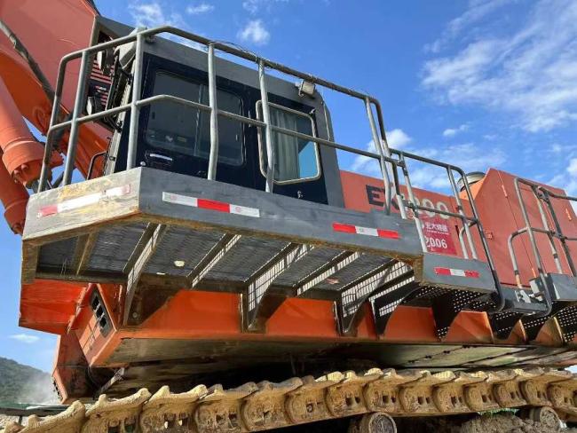 Hitachi EX1200 Excavator Cab