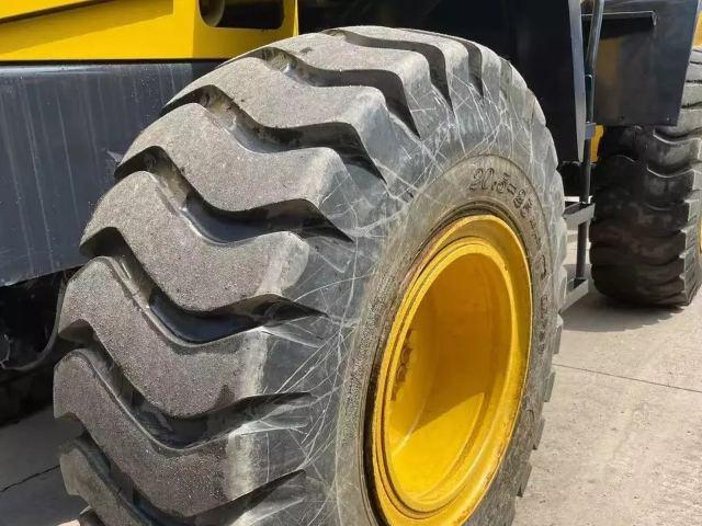 Komatsu WA320 Loader Tyre
