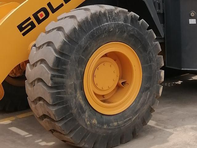 SDLG 953L Loader Tyre
