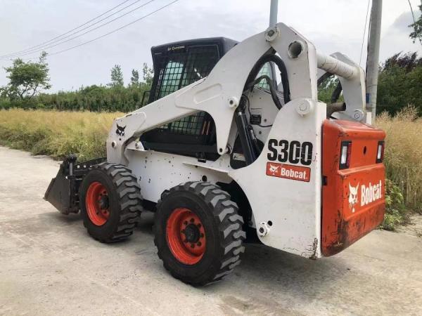 Quality 1600KW Used Bobcat S300 Mini Skid Steer Loader Construction Machine for sale