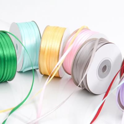 China 3 mm de color variado estrecho de alta durabilidad de poliéster de cinta de satén personalizada para el embalaje de regalos en venta