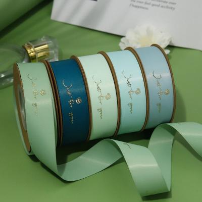 China Folha de ouro personalizada estampada fita satinada de poliéter para embalagem de presentes à venda