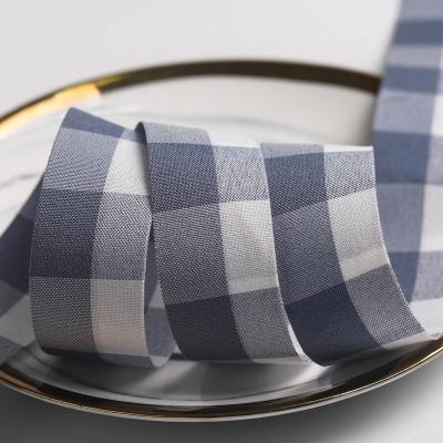 China Zwart en wit getinte kabelband 7 mm-40 mm polyester lintrol Te koop