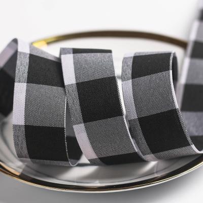 China Zwart en wit getinte kabelband 7 mm-40 mm polyester lintrol Te koop