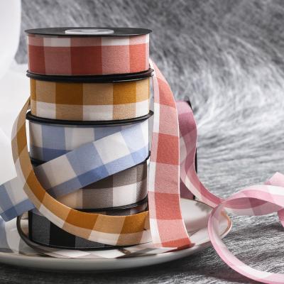 China Zwart en wit getinte kabelband 7 mm-40 mm polyester lintrol Te koop