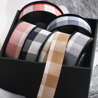 China Zwart en wit getinte kabelband 7 mm-40 mm polyester lintrol Te koop