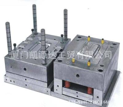 Cina OEM Polishing Surface Plastic Injection Mould 500000 Shots in vendita