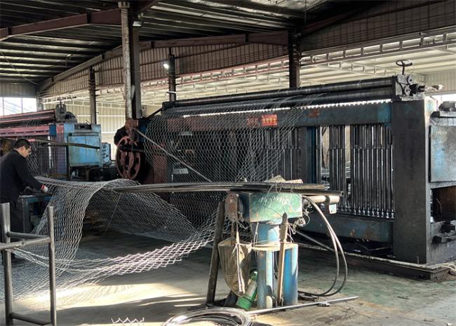 Gabion Caged Wire Mesh with Flexible Sizes and Galvanized or PVC Coated Finish