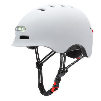 Cina Casco da ciclismo con luce lampeggiante LED intelligente per scooter elettrici, bici, motociclette - Tensione 36V in vendita