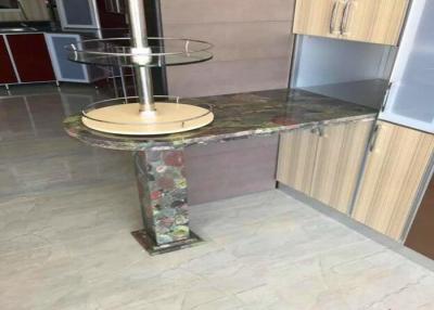 中国 Residencialは磨かれる花こう岩のカウンタートップの台所の流しのカウンタートップの上/端を緑化します 販売のため