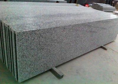 China La estrella blanca G640 prefabricó las encimeras de piedra del granito pulidas/final afilado con piedra en venta